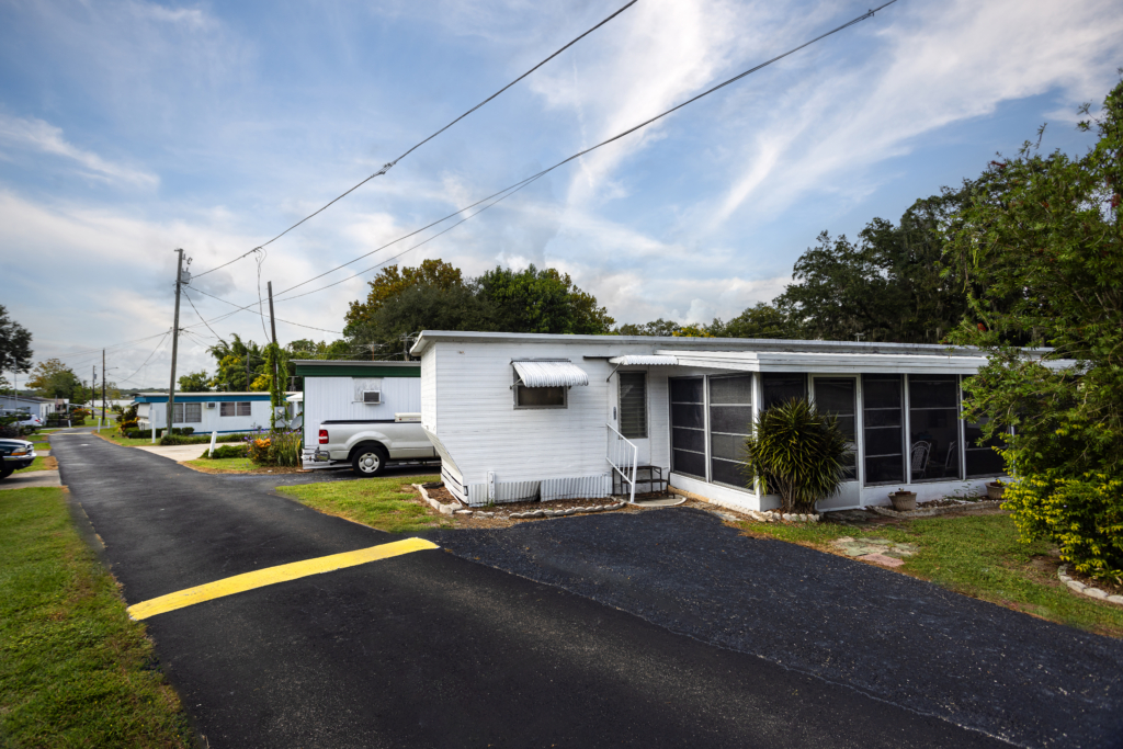Lake Saunders Mobile Home Park | Parakeet Communities