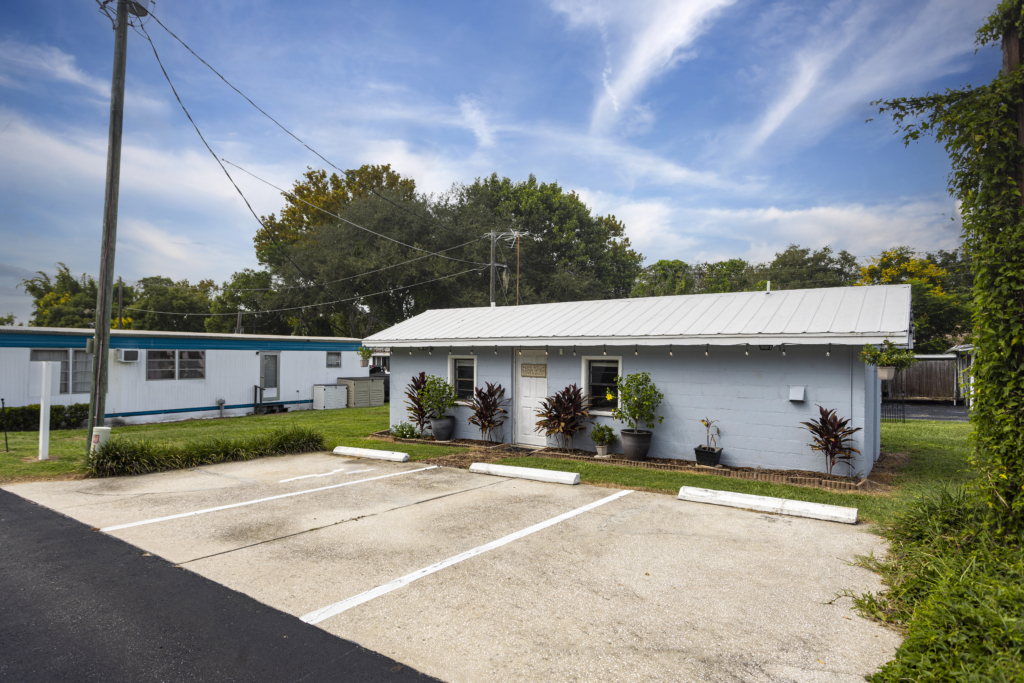Lake Saunders Mobile Home Park | Parakeet Communities