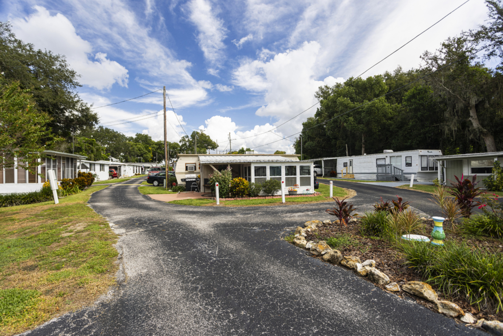 Lake Saunders Mobile Home Park | Parakeet Communities
