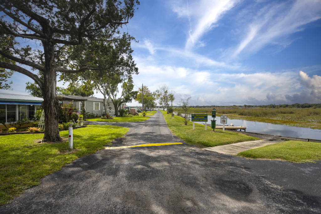 Lake Saunders Mobile Home Park | Parakeet Communities
