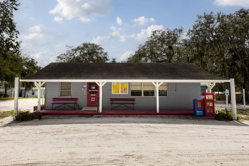 Paradise Lakes Mobile Home Park | Parakeet Communities