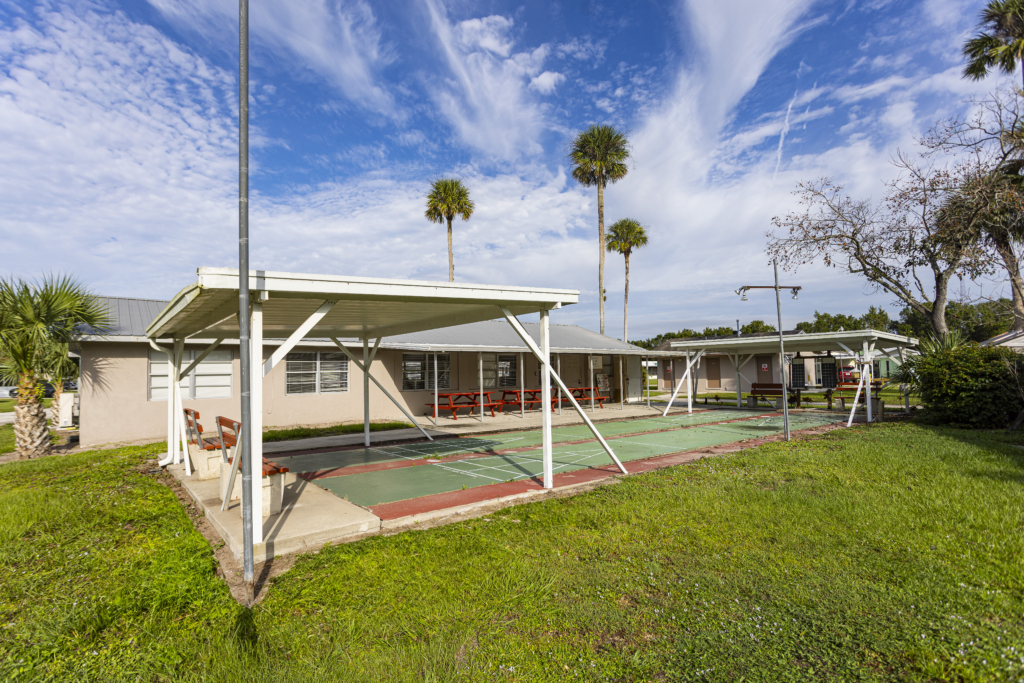 Vantage Oaks Mobile Home Park | Parakeet Communities